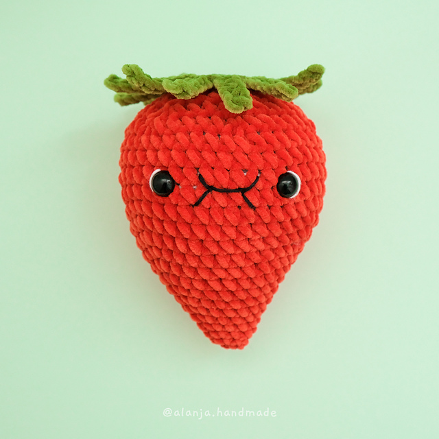 Ravelry: Strawberry pattern by Luísa Cabral