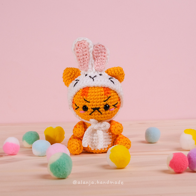 Ravelry: Easter Cat with a Hat pattern by Luísa Cabral