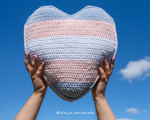 Ravelry: Trans Pride Heart Pilllows pattern by Luísa Cabral