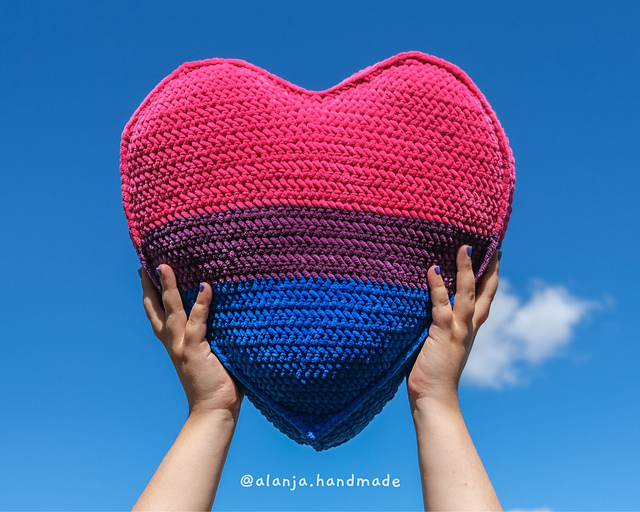 Ravelry: Bisexual Pride Heart Pilllows pattern by Luísa Cabral