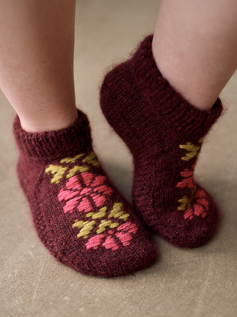 Ravelry: Pätid slippers pattern by Aleks Byrd