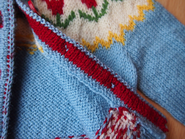Ravelry: aletas' Tulip Yoke Baby Cardigan