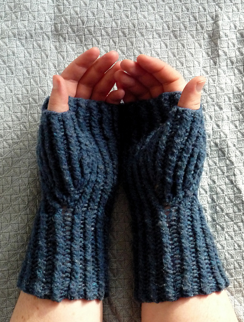 Ravelry: Fluted Fingerless Mitts pattern by Alice Nissim