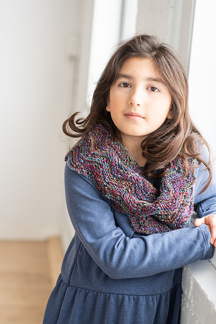 Ravelry: Chloe Cowl pattern by Alison Green