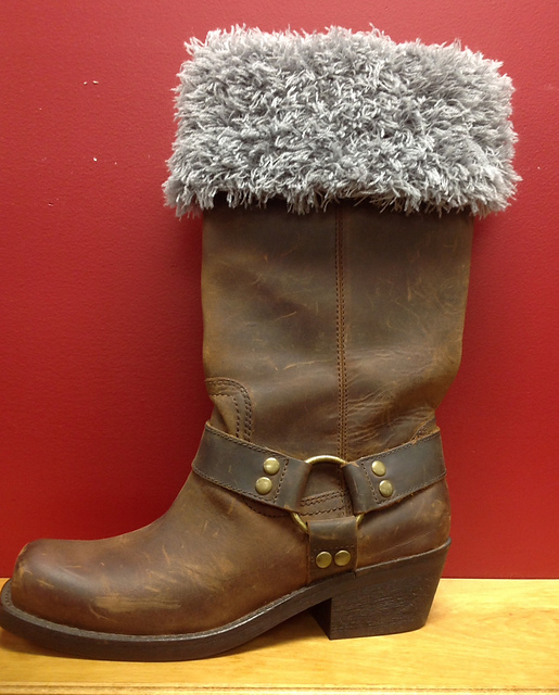 Ravelry: Rox's Boot Toppers pattern by Roxanne Yelle
