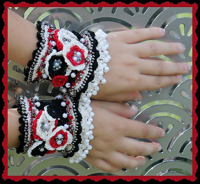 Ravelry: Victoria Cuff Glove pattern by Allison Booker