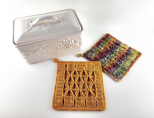 Ravelry: Smocked Potholder pattern by D Moyer