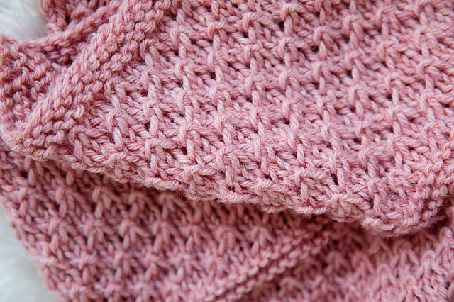 Ravelry: Drops of Love Baby Blanket pattern by Leelee Knits
