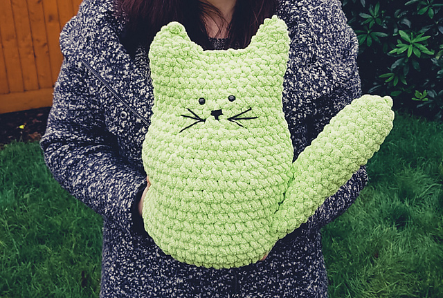 Ravelry: Kit Cat Door Stop pattern by Love, Aly