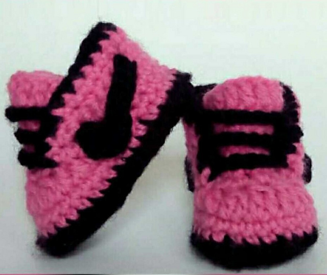 Ravelry: Sneakers 0-3 mos pattern by Littlejohn's Yarn