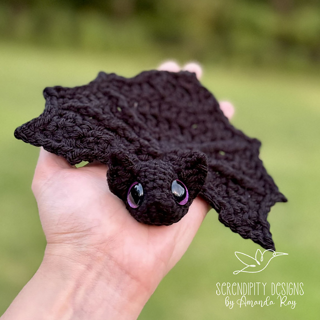 Ravelry: Small Pocket Bat pattern by Amanda Ray