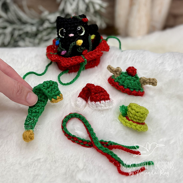 Ravelry: Mini Holiday Accessories pattern by Amanda Ray