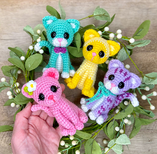 Ravelry: Mini Sitting Cat pattern by Amanda Ray