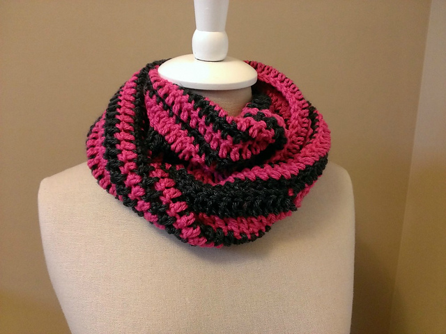 Ravelry: Striped Moebius Cowl pattern by Aprile Mazey