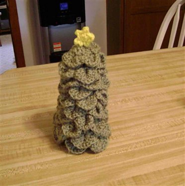 Ravelry: Crocodile Stitch Christmas Tree pattern by Thelma Lockhart
