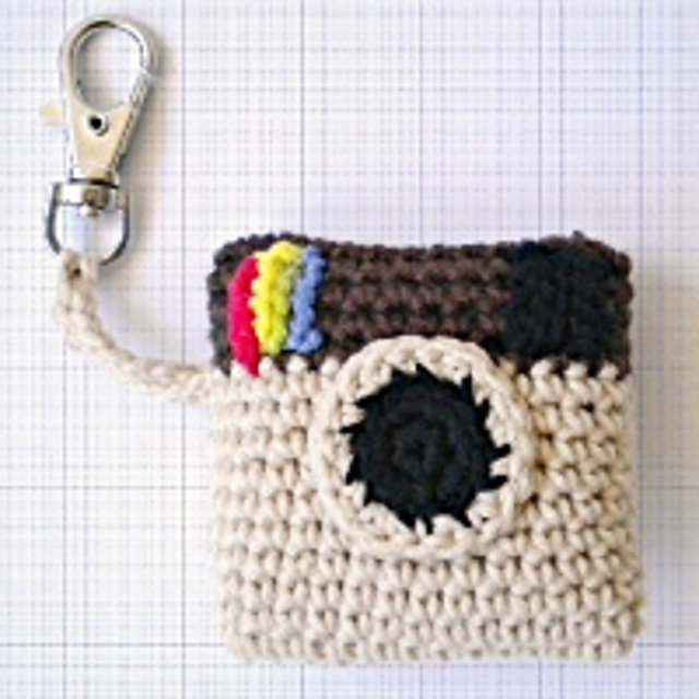 Ravelry: Camera key chain pattern by Judit Guillen