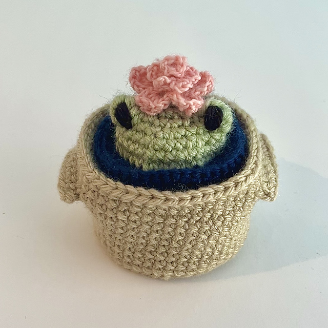 Ravelry: Froggy Pot pattern by Stray Cat