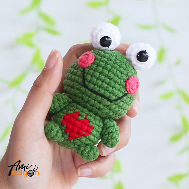 Ravelry: Tiny Frog Amigurumi pattern by Vui Vui