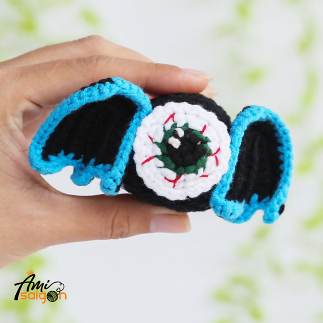 Ravelry: Amigurumi Bat keychain pattern by Vui Vui