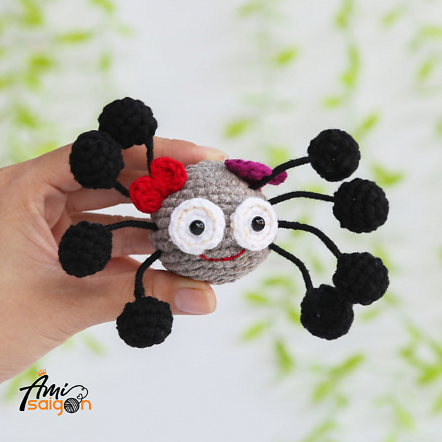 Ravelry: Amigurumi Spider keychain pattern by Vui Vui