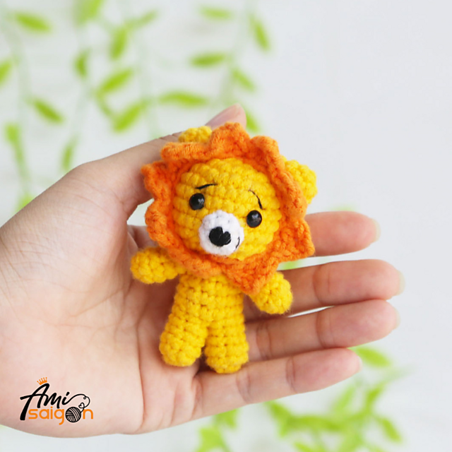 Ravelry: Tiny Amigurumi Lion pattern by Vui Vui