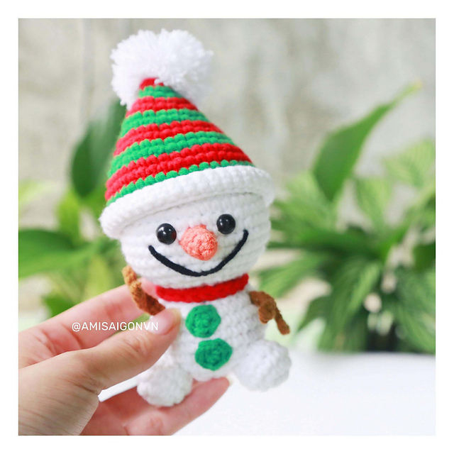 Ravelry: Amigurumi Snowman pattern by Vui Vui