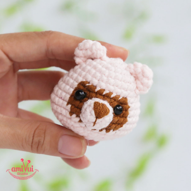 Ravelry: Amigurumi Panda keychain pattern by Ami Ami