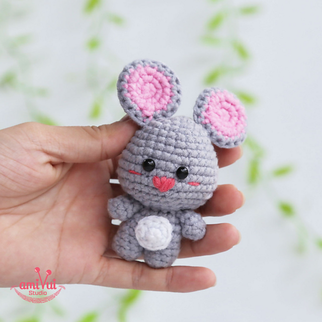 Ravelry: Amigurumi Little Mouse pattern by Ami Ami