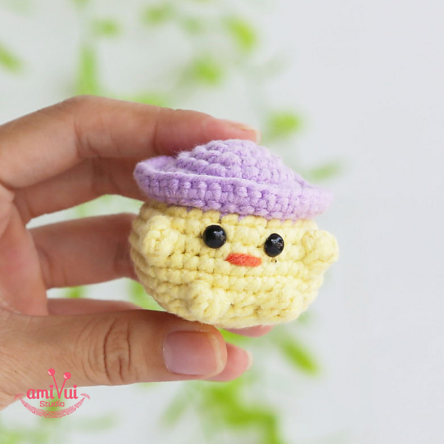 Ravelry: Amigurumi Chick Keychain pattern by Ami Ami