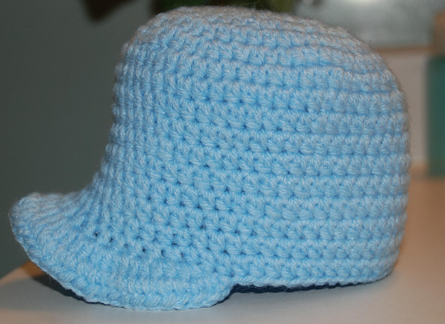 Ravelry: Newborn Baseball cap pattern by Amy Lehman