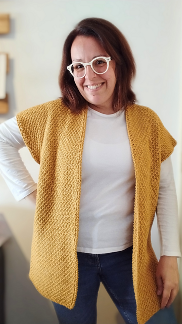 Ravelry: Colete Favus pattern by Ana Serra