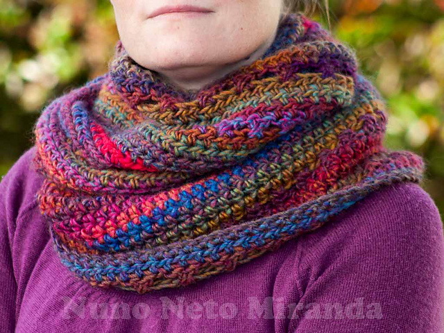 Ravelry: Shifter Cowl pattern by Ana Figueira