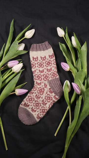 Ravelry: The Cat And The Rose pattern by Marna Gilligan