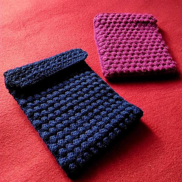 Ravelry: Bobble-wrap Kindle case pattern by Andrea Cretu