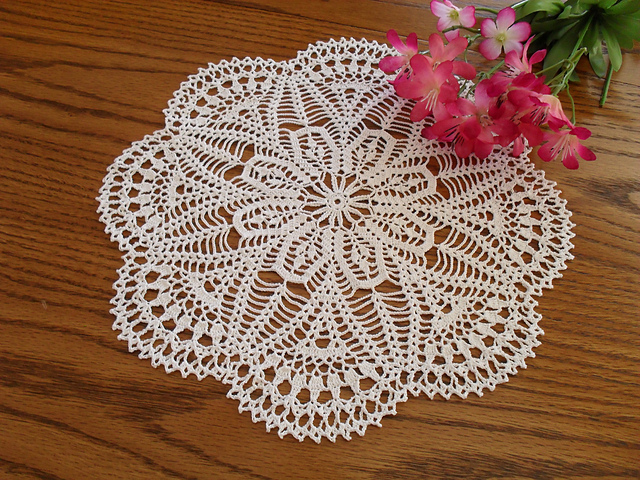 Ravelry: Fan Mat pattern by Mayumi Sato