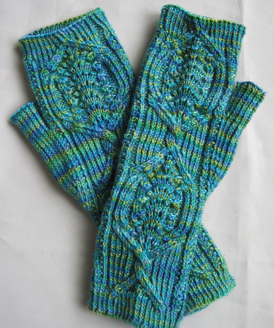 Ravelry: Kando Cabled Fingerless Mitts pattern by Linda Lehman