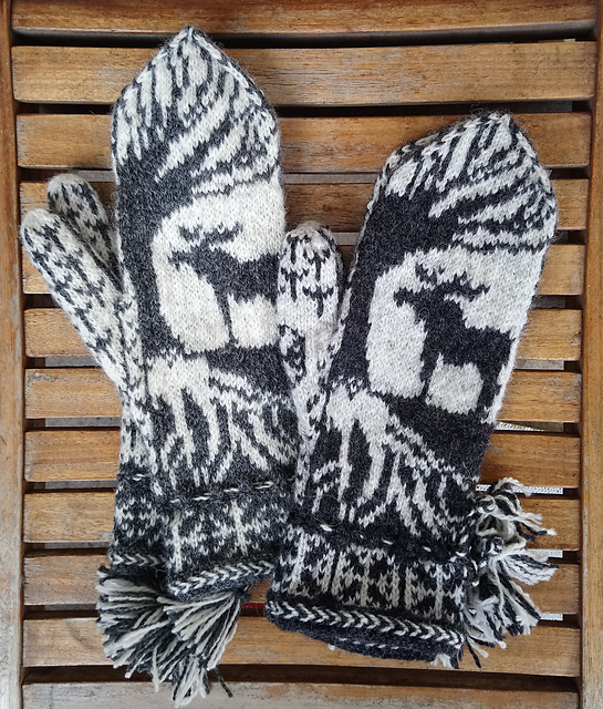 Ravelry: Algiz mittens pattern by Anita Viksten