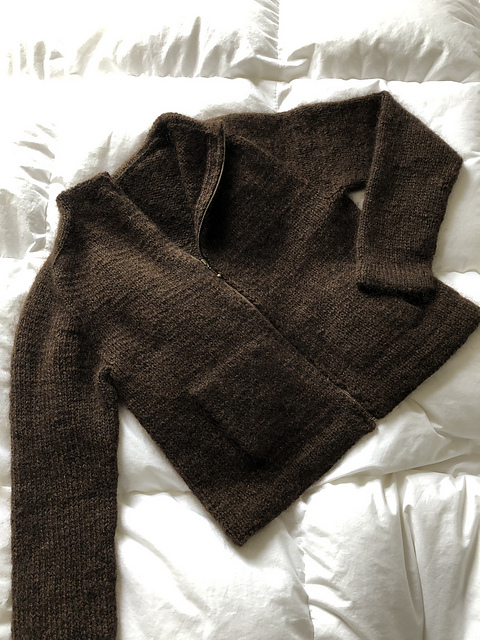 Ravelry: Vilde svaner-jakken pattern by Vilde svaner