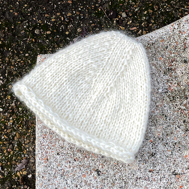 Ravelry: Brimless beanie by SOC pattern by Hanna OHER