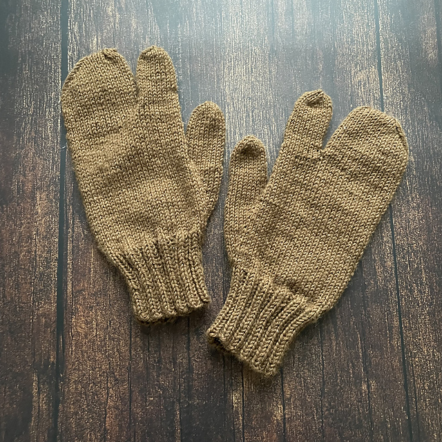 Ravelry: Liipasinsormilapaset pattern by Iinan Tekoa