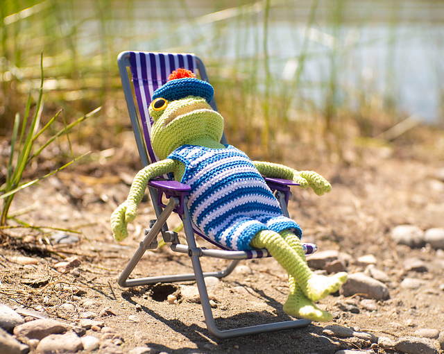 Ravelry: Swimsuit for the Froggy pattern by Anna Komarova