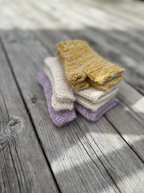 Ravelry: Magical Wristies pattern by Anna Enge