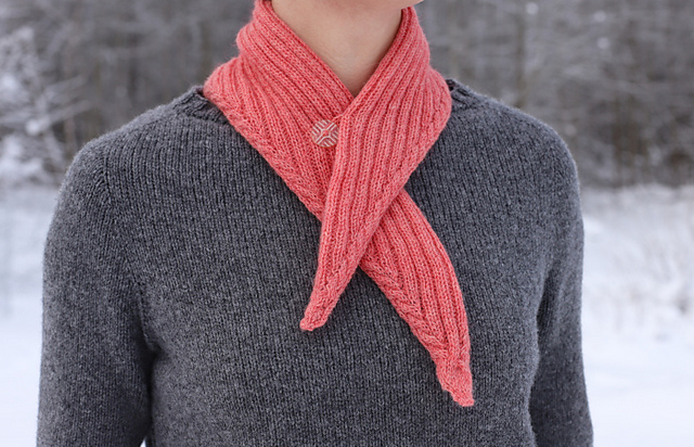 Ravelry: Fish tail scarf pattern by Takako Takiguchi