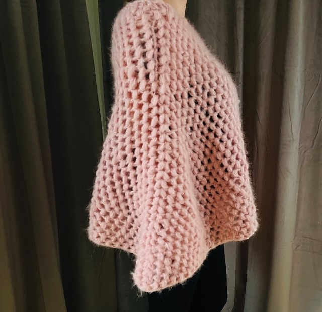 Ravelry: bubble poncho pattern by Annette Ingebrigtsen