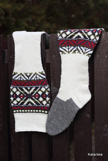 Ravelry: annelix's Mustjala sukad