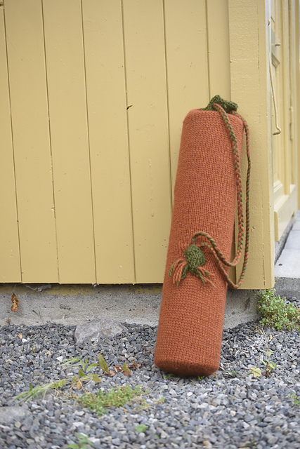 Ravelry: Gulrot yogamattebag pattern by Anne Tvedt