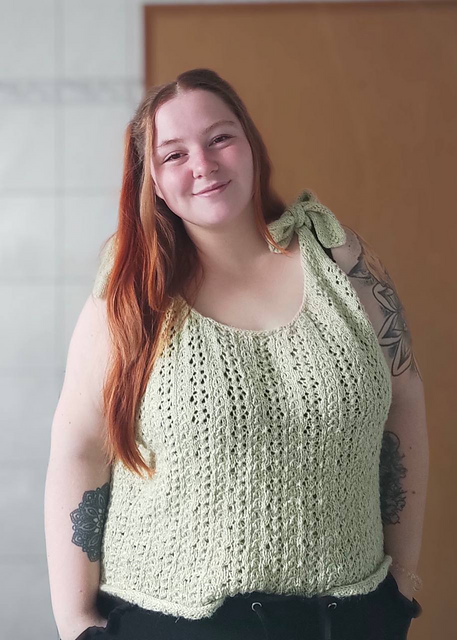 Ravelry: Floral Twist Top pattern by Annescraftingliebe