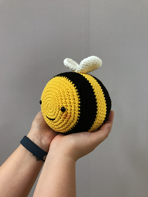 Ravelry: Chubby Bee pattern by anniegurumi