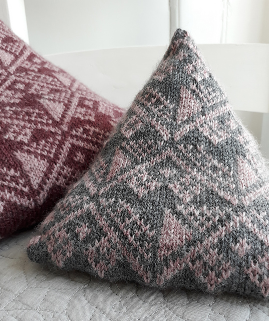 Ravelry: Gable mini cushions pattern by Anni Howard