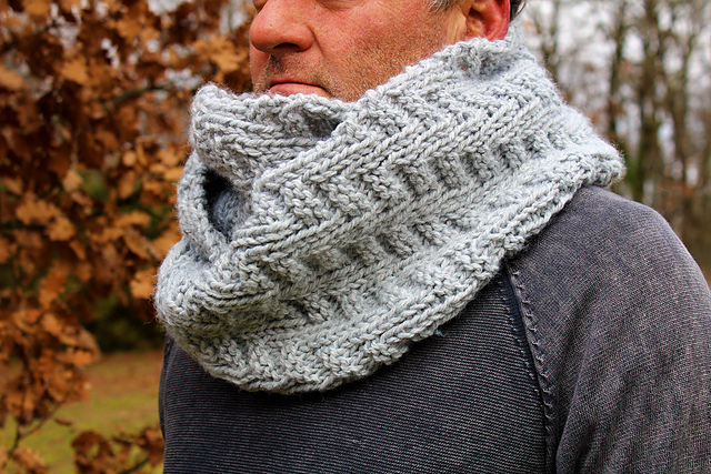 Ravelry: Urban Double Cowl pattern by Lorna Robson - anrol
